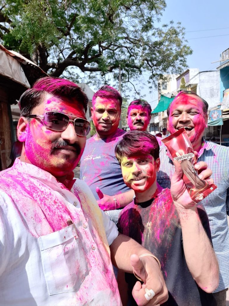 रंगों की मस्ती में सरोबार हुआ नगर - Jhabua Live News Hindi News ...