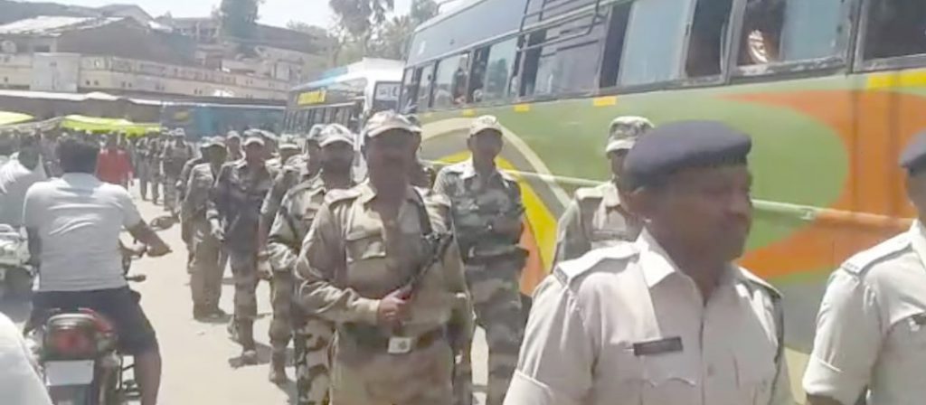 लोकसभा चुनाव के मद्देनजर सशस्त्र बल-पुलिस ने नगर में किया फ्लैगमार्च ...