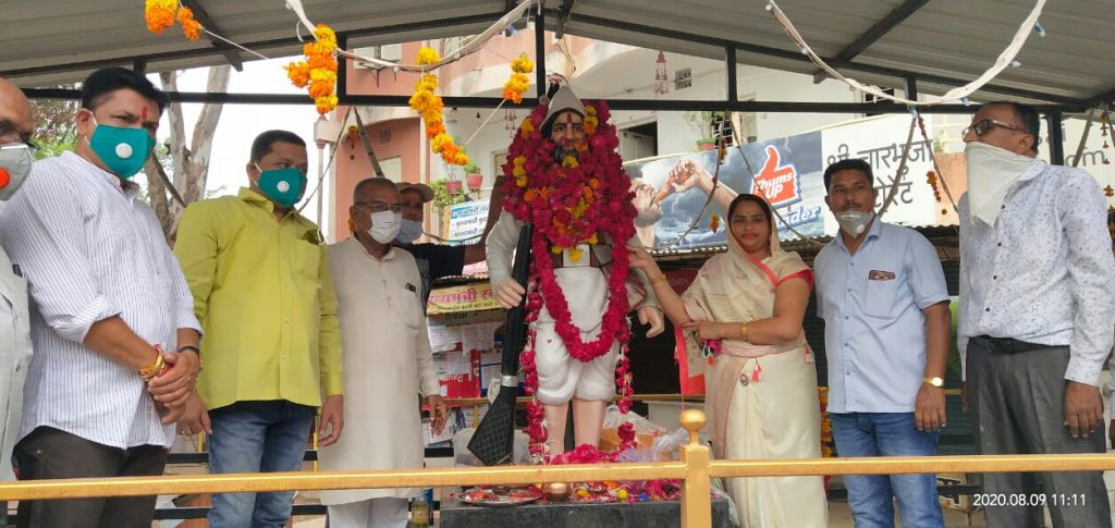 जिला कांग्रेस अध्यक्ष महेश पटेल ने आदिवासी समाज का भव्य सामुदायिक भवन ...